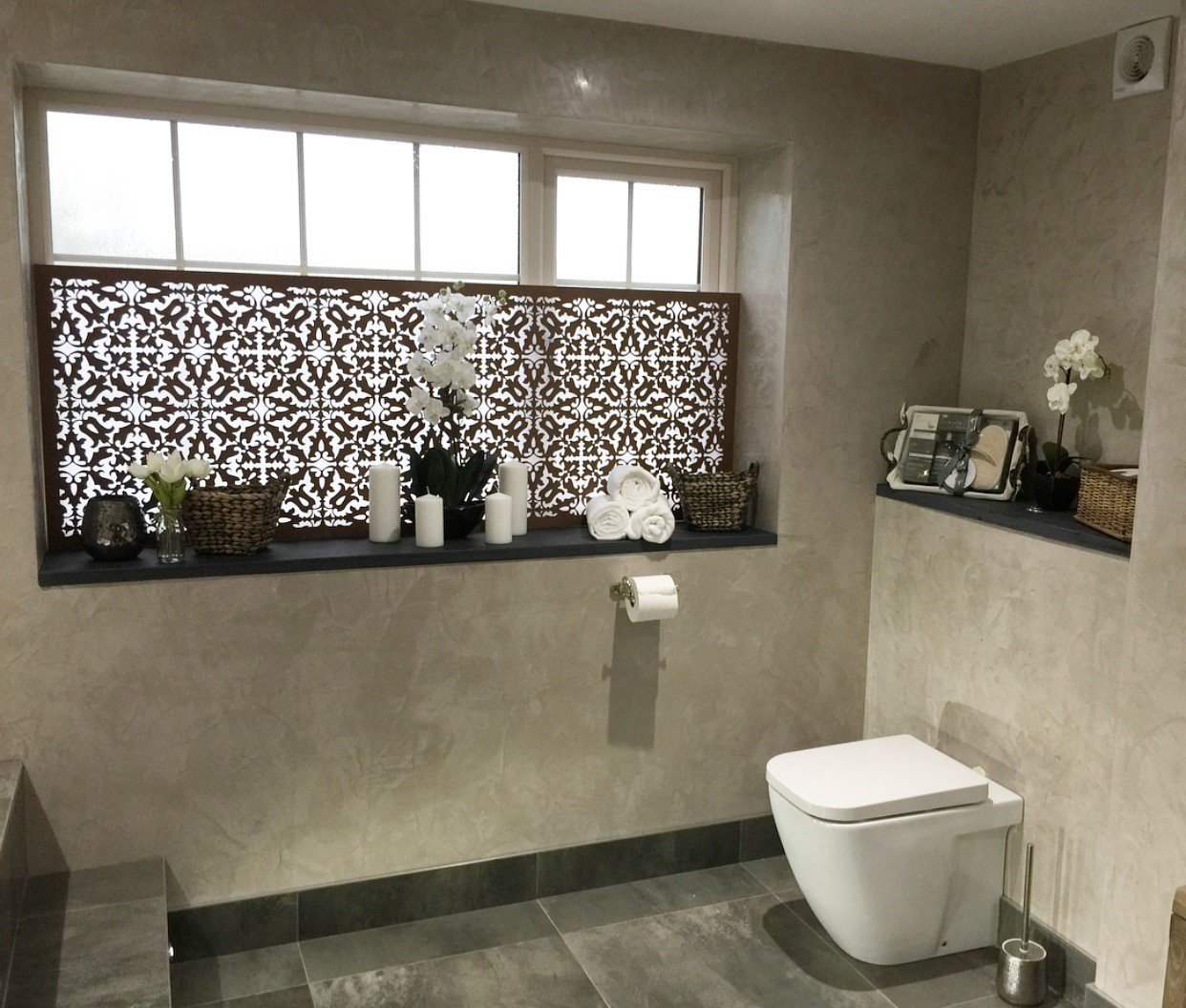 Fretwork Panel In Bathroom - Jali Gallery