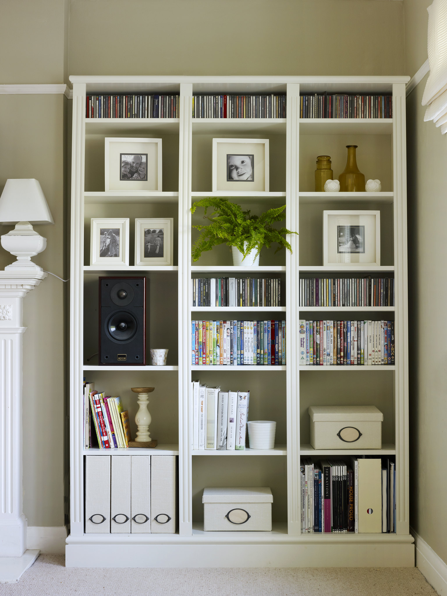 Classic Bookcase In Alcove - Jali Gallery