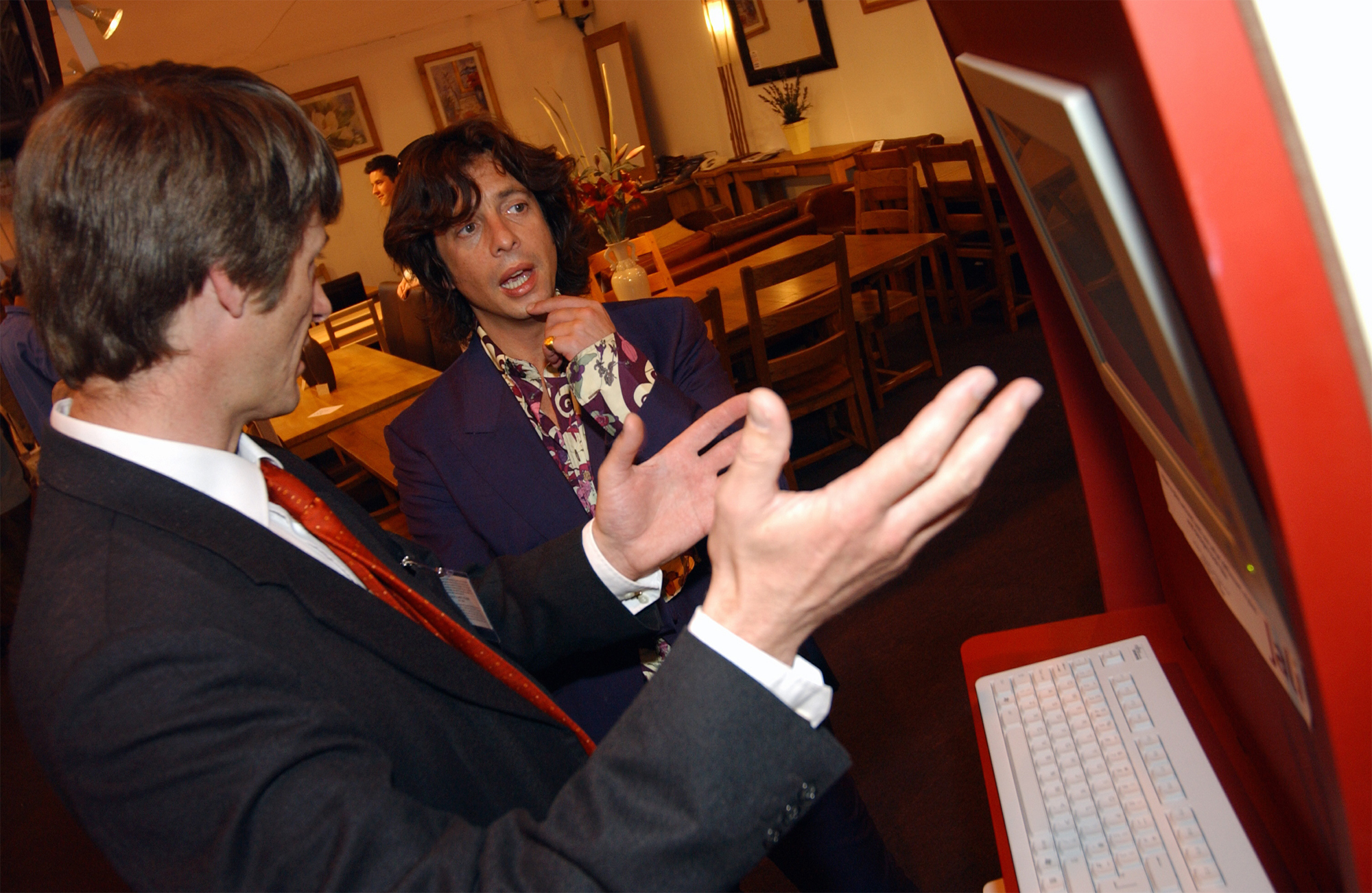 Laurence Llewelyn-Bowen And The Jali Designer - Jali Gallery